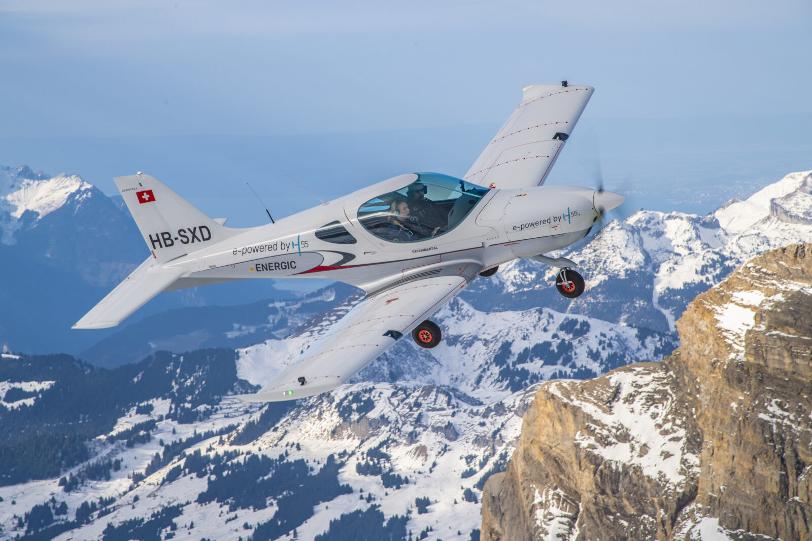 H55 flies 'ACROSS AMERICA' in its electric aircraft, the B23 Energic ...